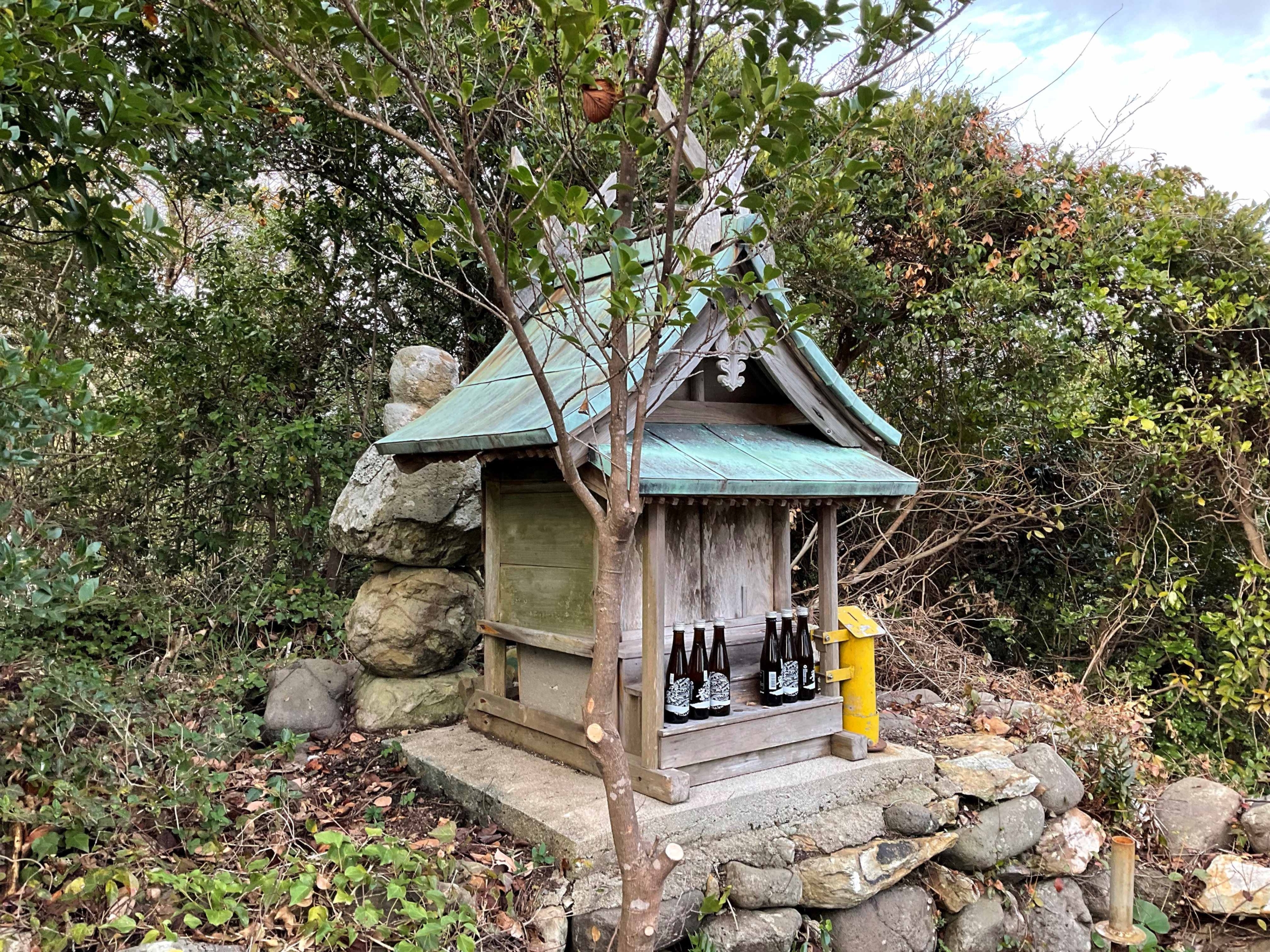 Grave of Monk Mongaku | Sightseeing | Visit the Oki Islands (Shimane ...